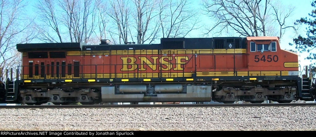 BNSF 5450, engineer's side
